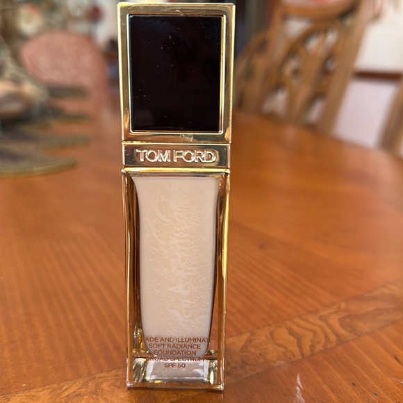 Tom Ford | Makeup | Tom Ford Shade And Illuminate Soft Radiance ...